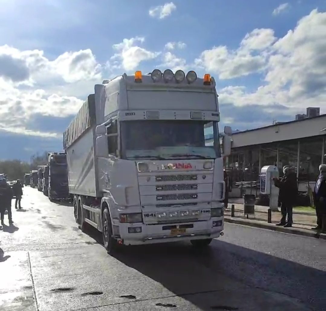 Στο πλευρό των Αγροτών ταξί & φορτηγά στον Προμαχωνα